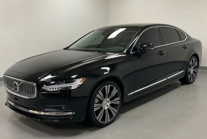 LeaseBusters - 2023 Volvo S90 B6 AWD Plus Bright Theme